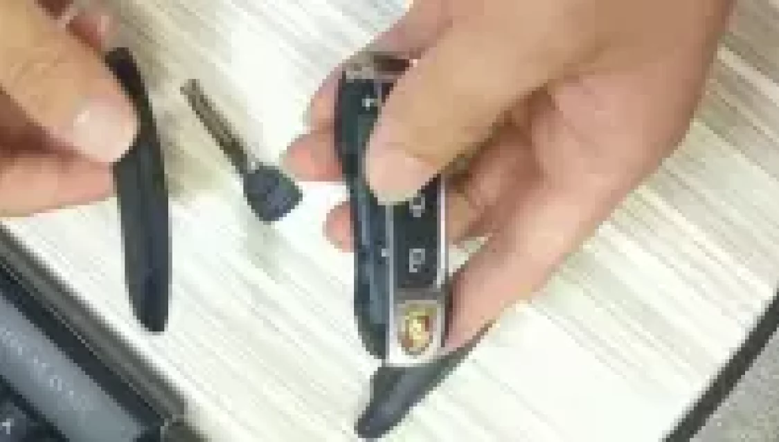 新款钥匙更换电池教程