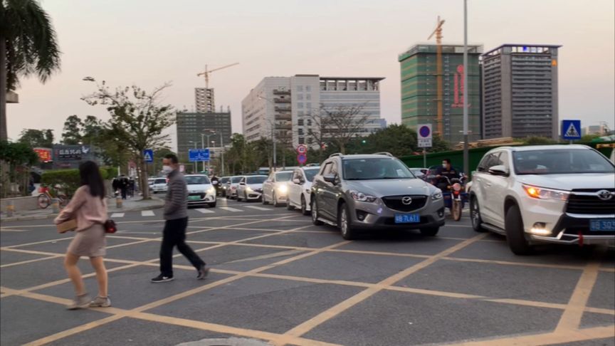 华为白领下班进小区,要出示二维码和量体温,深圳大数据厉害了