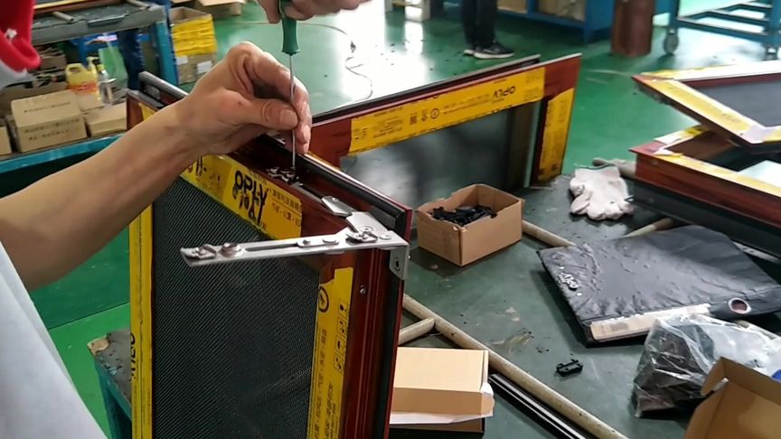 隐藏式纱窗铰链安装工艺