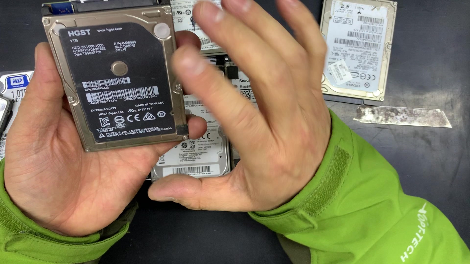 硬盘哪些事儿 做数据恢复需要很多配件 这次买了一些配件来 看看都是...