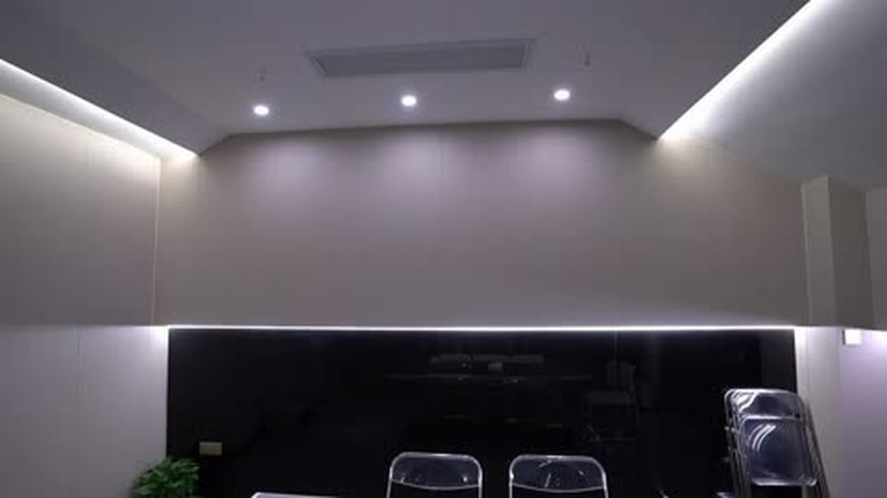 这会议室一看就很温馨呀