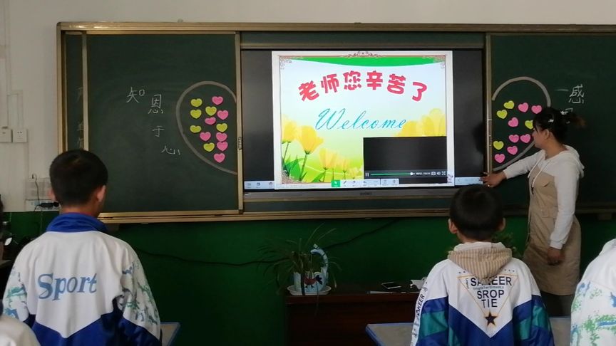 感动的瞬间:五年级感恩教育主题班会感染了所有的学生和老师!