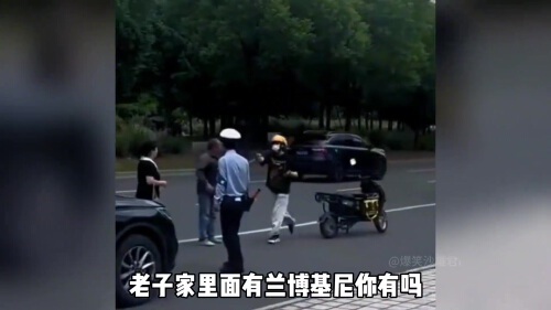 扮猪吃虎的外卖小哥,真是无所不能啊!