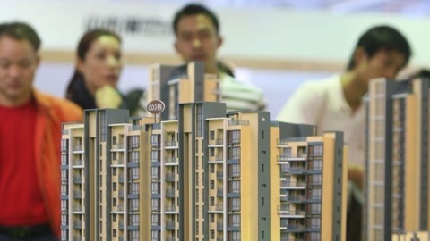 .贷款买房时就要谨慎了,很可能会被银行