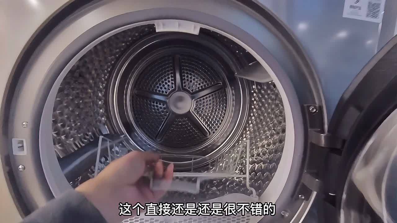 安装一台双层洗衣机,下面是洗衣机,上面是烘干机