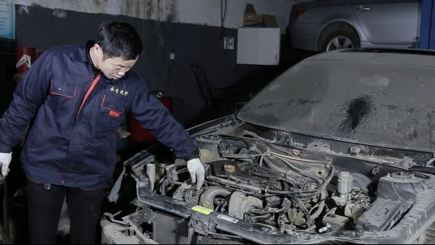 行驶中电池灯亮的原因,应急处理方法