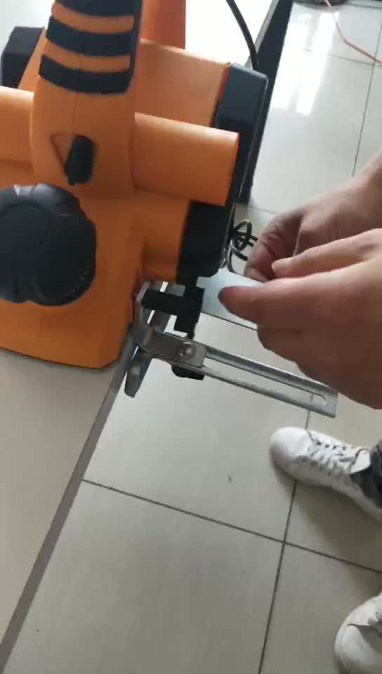 电刨靠山安装