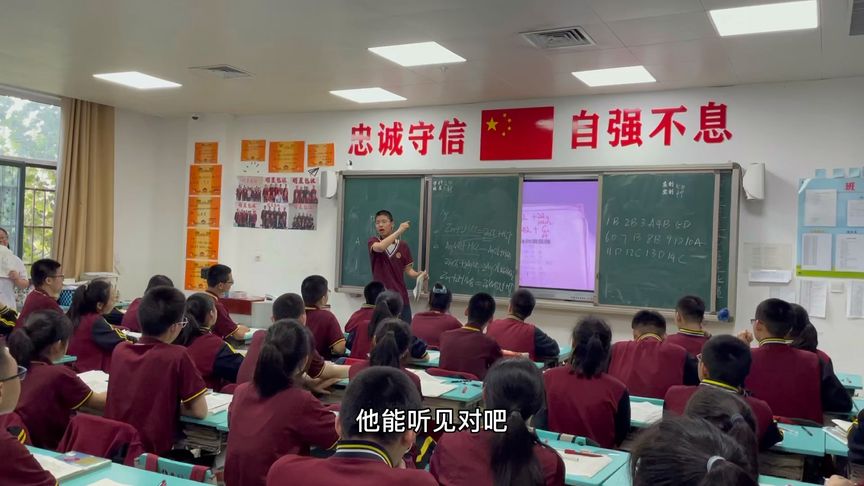 学生激烈讨论,全员参与的课堂