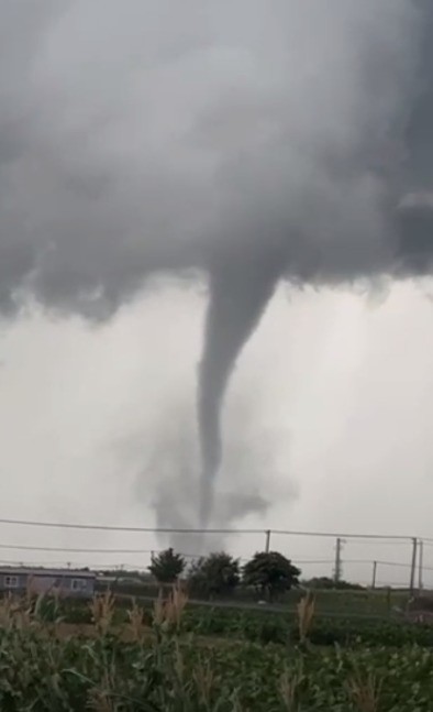 ...村民称看到龙吸水现象,宿迁气象局:有派人前往现场,仅凭视频无法确定