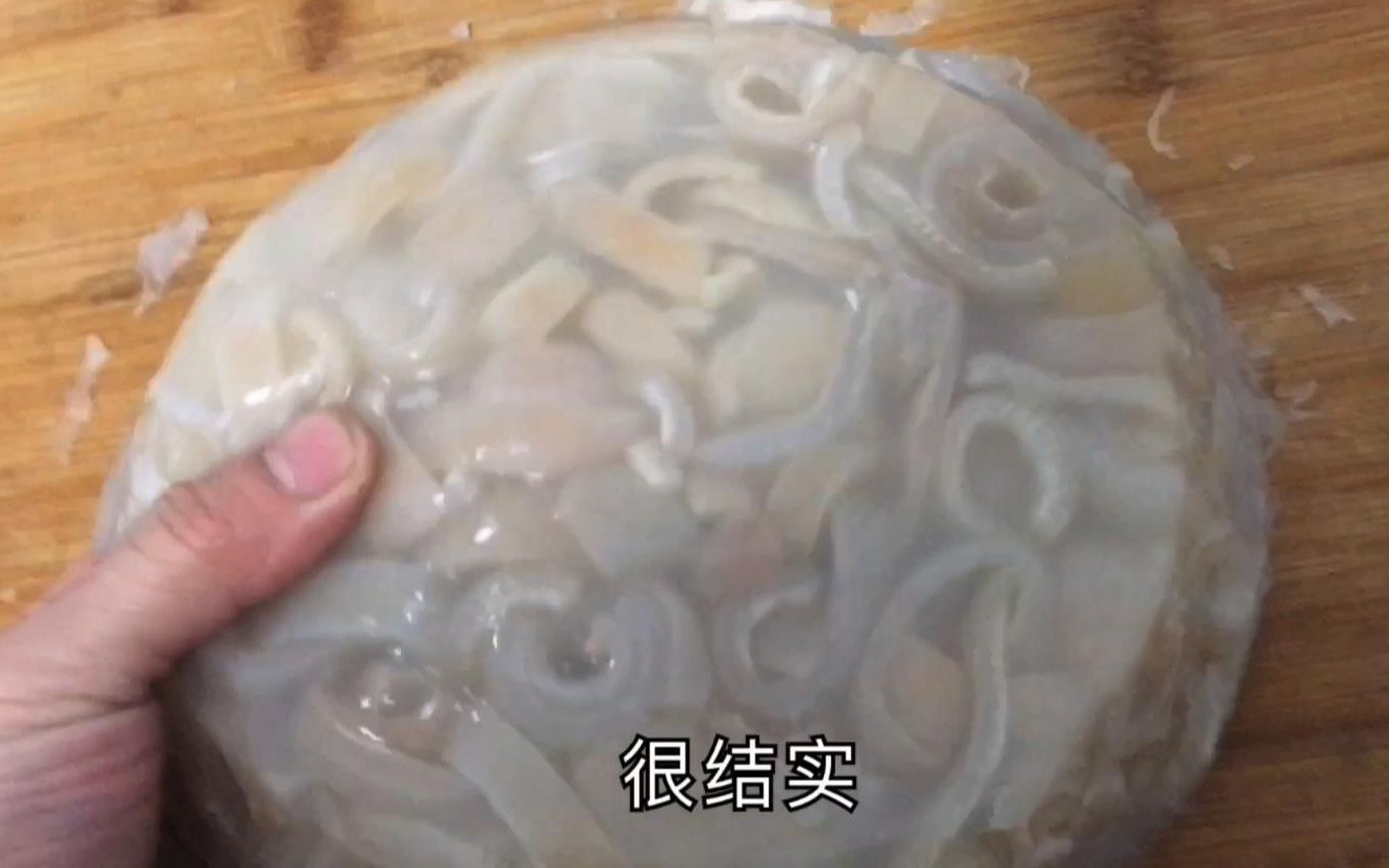 买二斤猪皮,教你水晶猪皮冻最快速的做法,爽滑Q弹,吃着真下酒