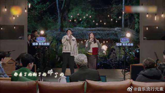 凤凰传奇演绎经典歌曲,歌声大气恢弘,唱出国泰民安的感觉