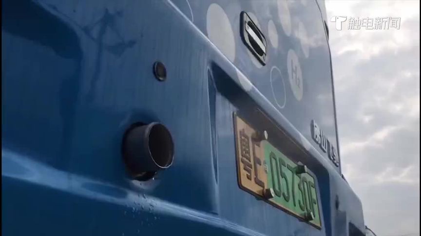 真正0污染!氢燃料电池公交车尾气排放物排出“纯净水”