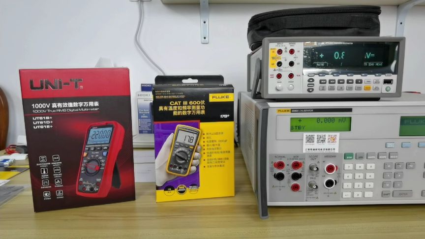 FLUKE福禄克17B+和优利德UT61E+万用表发货前检测