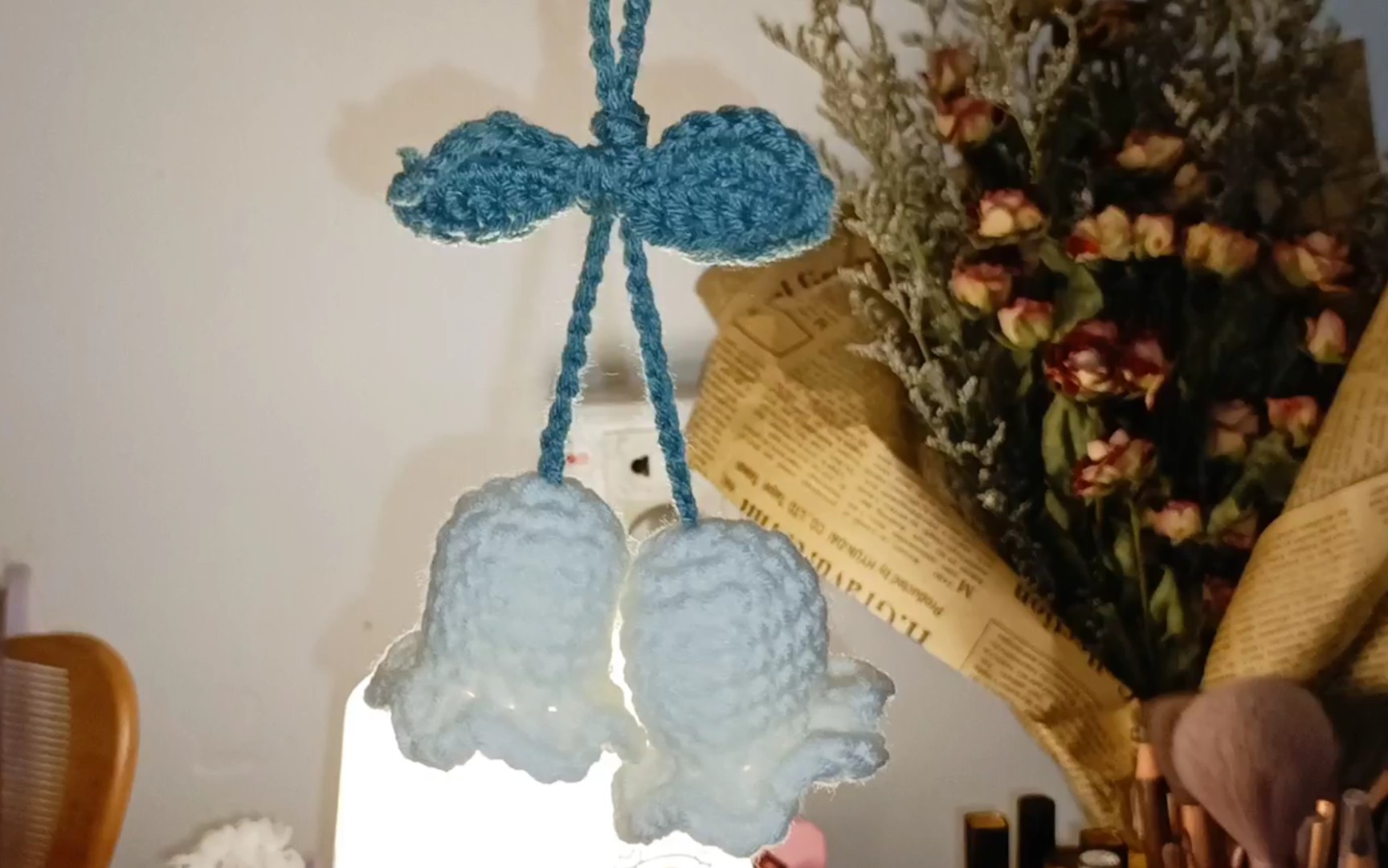 【毛线编织】铃兰花挂件车挂装饰简单易学且好看的毛线钩针编织视频...