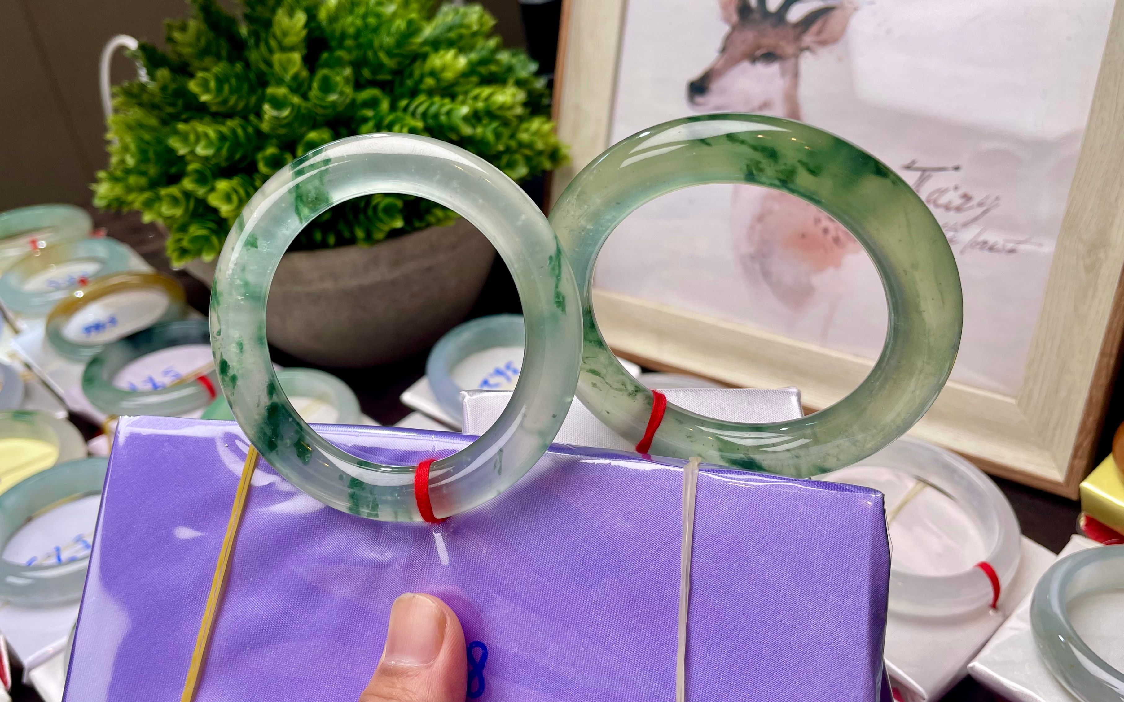 高冰玻璃种翡翠手镯,货主报八位数,货主有点飘