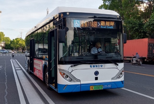 【上海公交】两年前的事故车!L0E家族里的独苗白脸?2020批的中车...