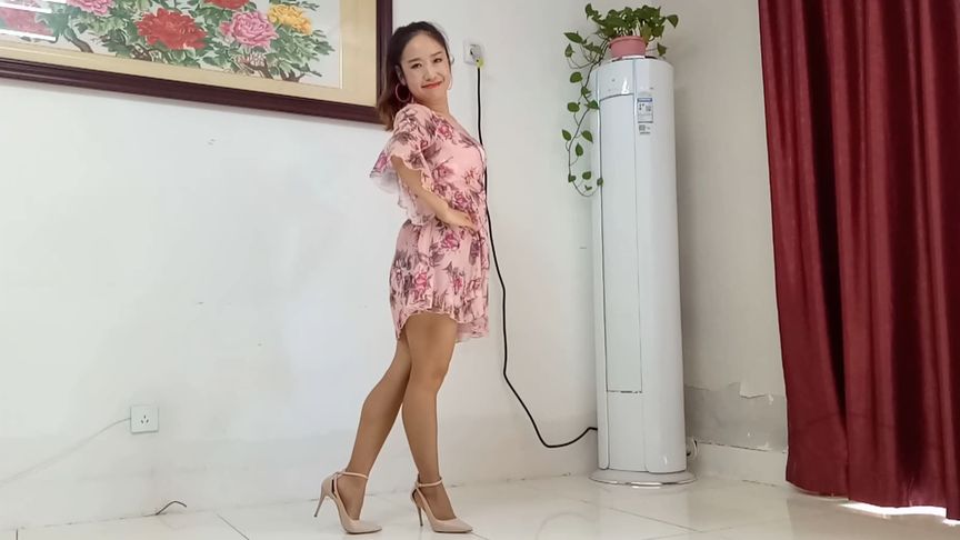 姑娘啊姑娘你是谁家的姑娘 我愿一生守在你的身旁