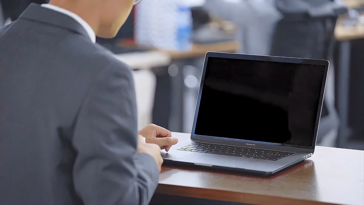 都2021年了 你的笔记本不插电时好用吗?