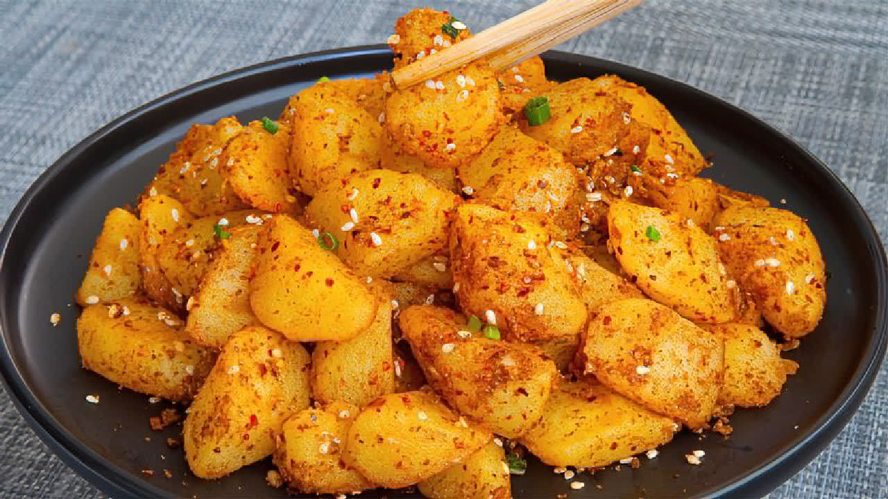 土豆怎么做才好吃?家厨教你一招,简单入味,一口一个吃不停