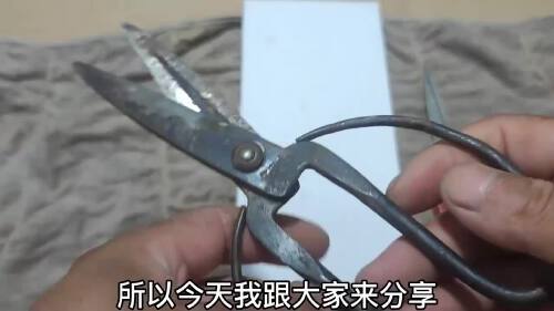 角磨机秒变磨刀器!剪刀开刃新姿势,剪铁皮都轻松