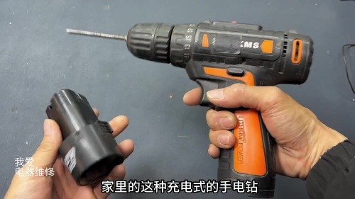 才知道锂电钻不用电池也能钻教你外接一个电源再也不怕没电了