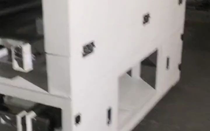 ...隧道炉,配备双层倍速链,上层烘烤,下层自然冷却,与其它线体相配套使用