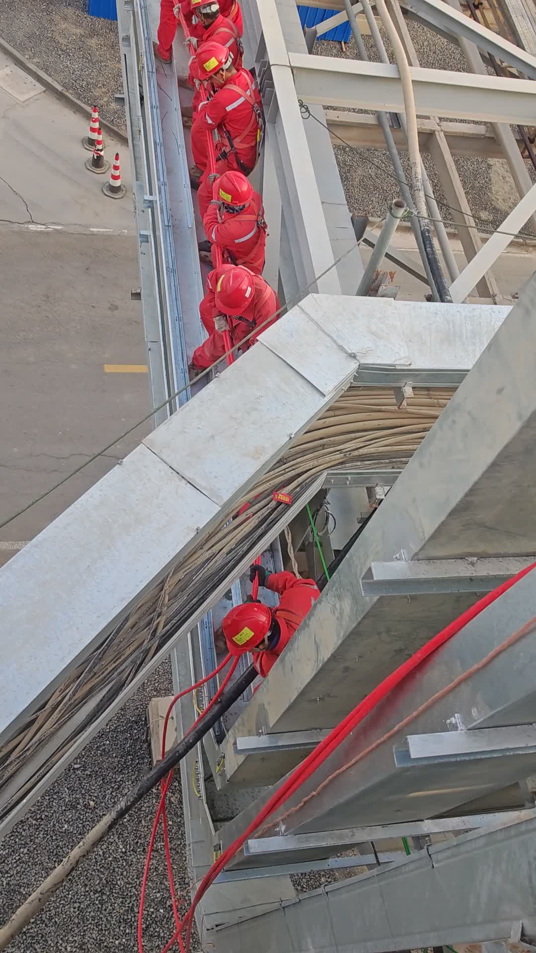 电气仪表安装,今天放仪表电缆,加油干#施工现场实拍 #记录工地上的日子