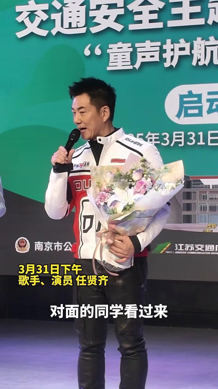 ...今天是第30个全国中小学生安全教育日,南京交警开展交通安全主题...