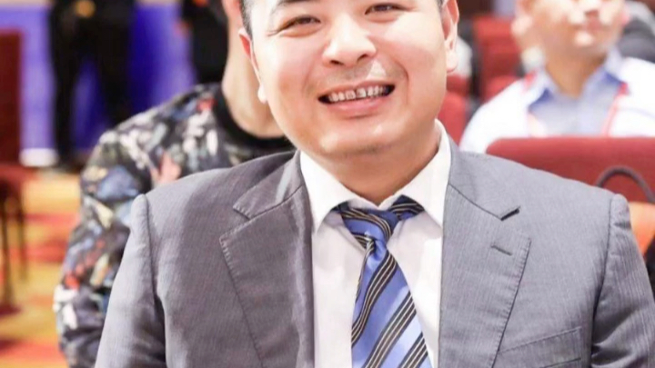 郎酒人事变动:陈建伟兼任郎酒庄园公司总经理,易明亮任青花郎事业部...