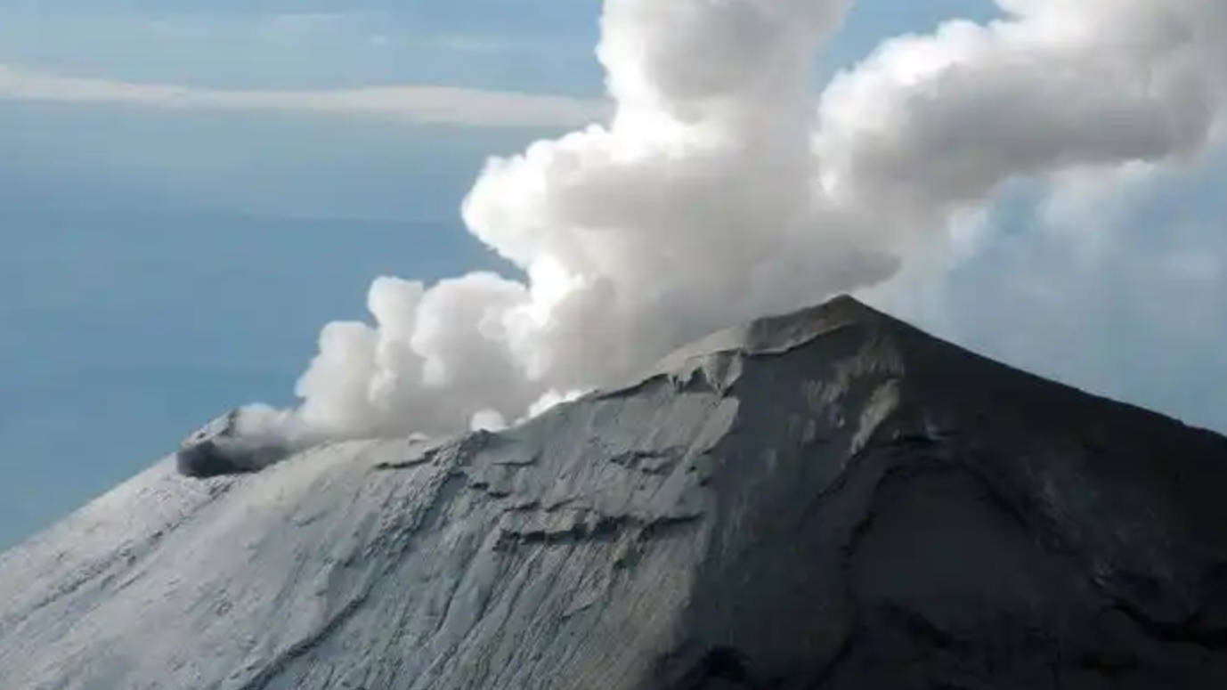 墨西哥活火山上空疑出现UFO舰队,专家称这可能是外星人"虫洞入口"