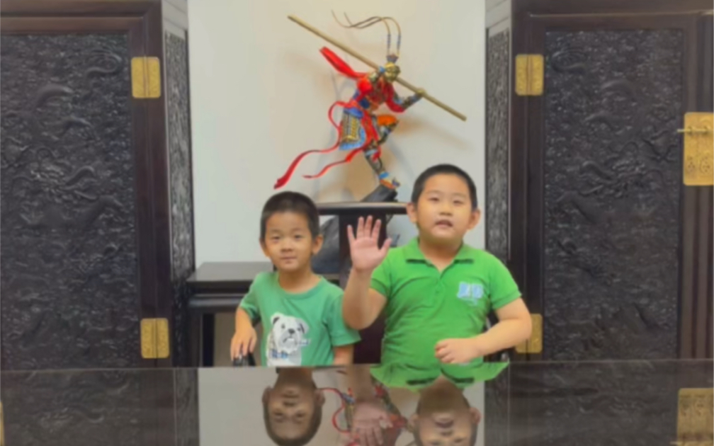 小学生是如何教导幼儿园小朋友的