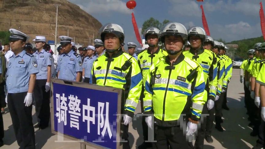 临县交警大队举行危化品运输车辆交通事故应急实战演练