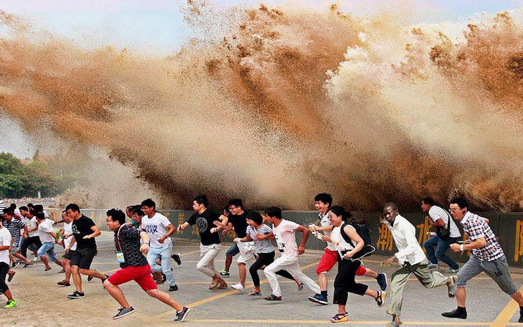 海水涨潮退潮,与月亮有什么关系?退潮的海水都去了哪里?