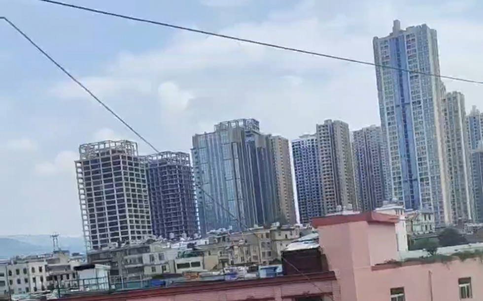 K986次列车驶离昆明