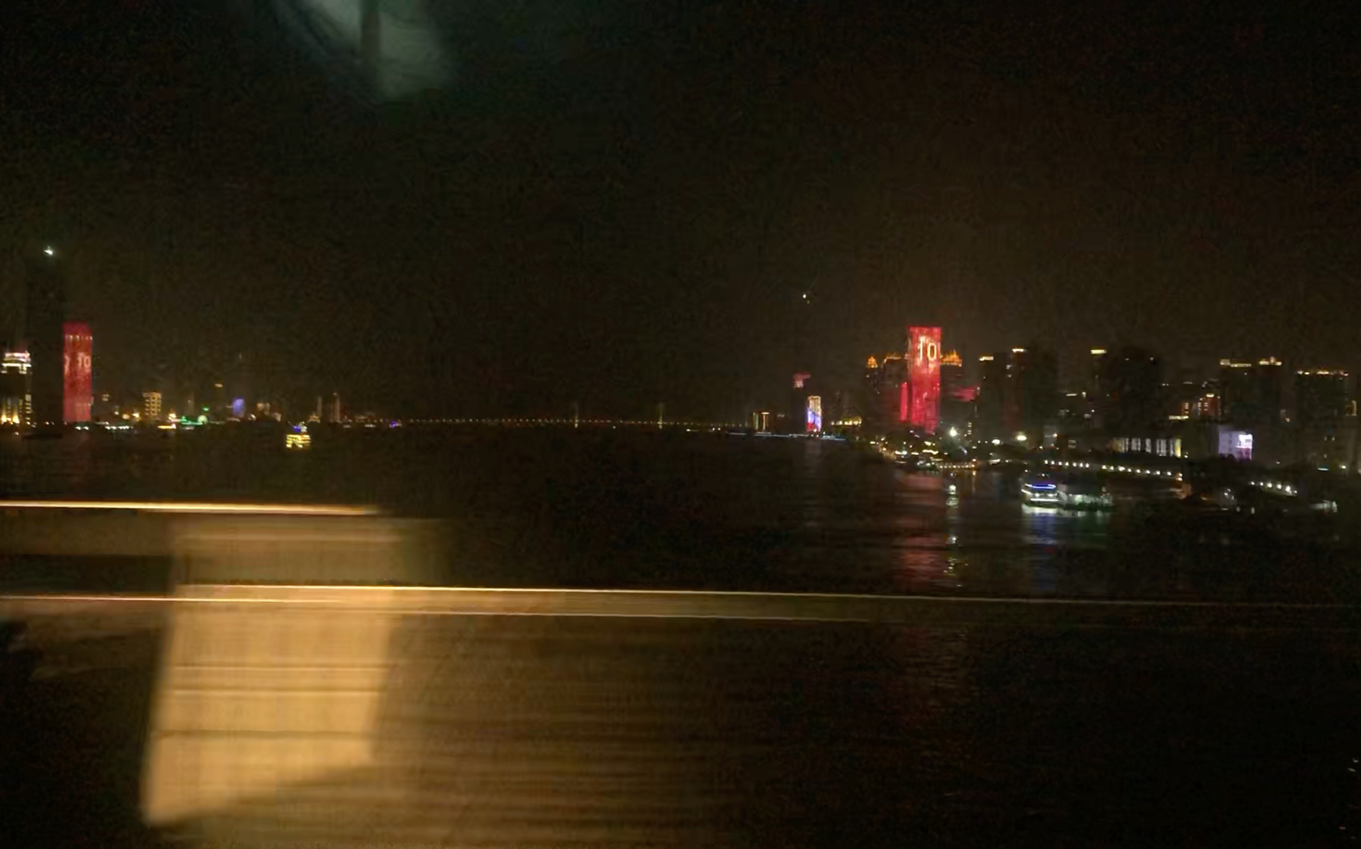 2019-7-13 乘坐K598次列车经过武汉长江大桥