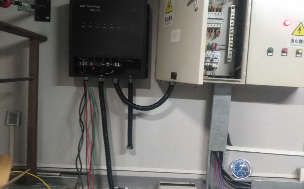 在给30KW电动机配置电缆时,要不是老电工提醒,就把电缆配小了,拿不...