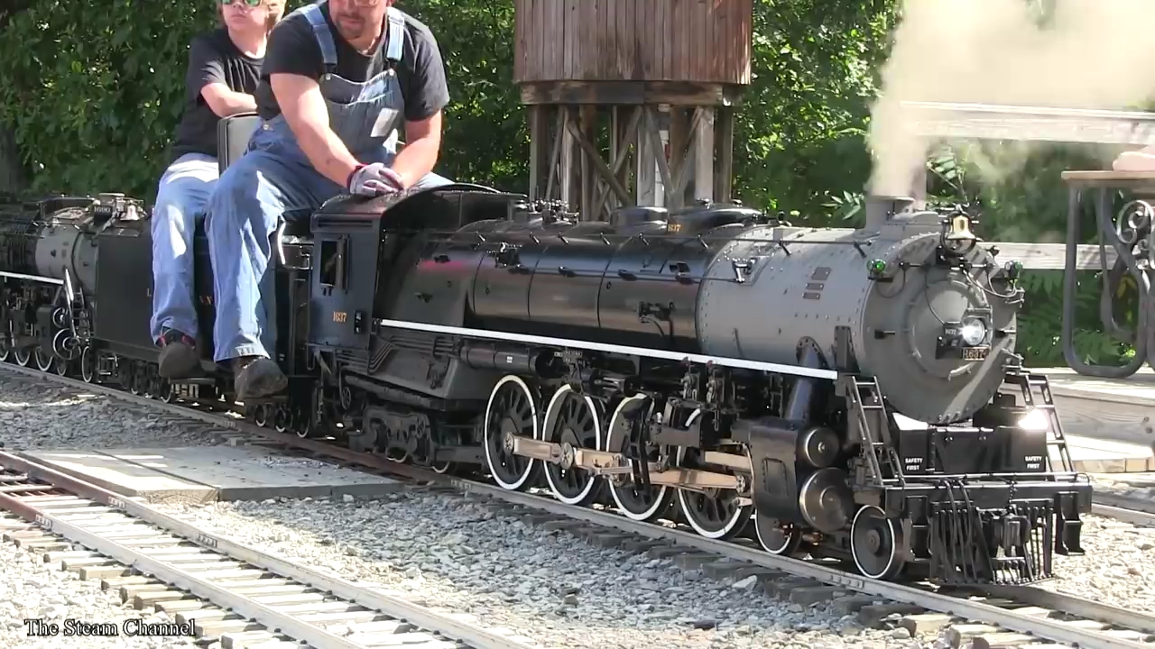 极其精致的蒸汽火车模型