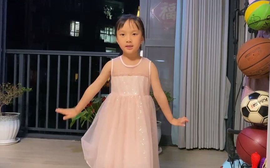 大家好,我是王语涵,今年六岁了,很高兴参加中国建设银行开州支行为...