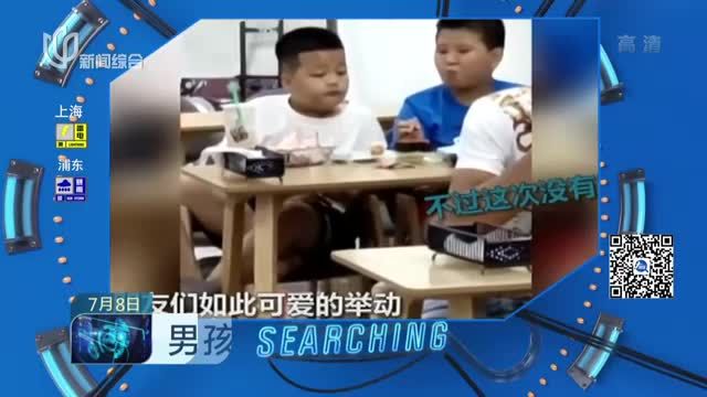 男孩点菜 借来计算器算账