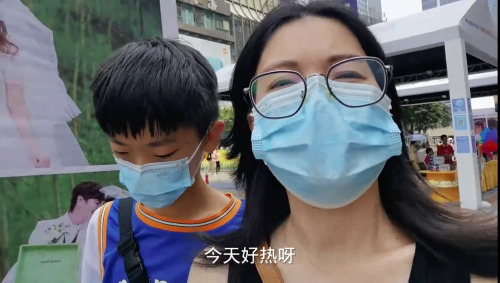 大热天的,花半小时时间坐轻轨就为了吃碗凉面,也是没谁了