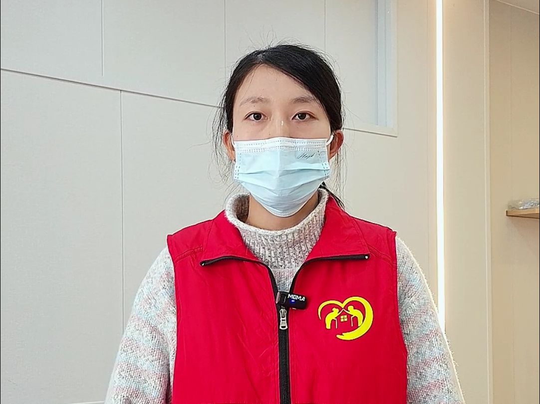 如何正确给卧床老人叩背排痰