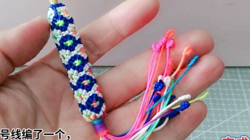 中国结饰品,格桑花花柱挂饰,当汽车挂件,手机钥匙挂件都很不错