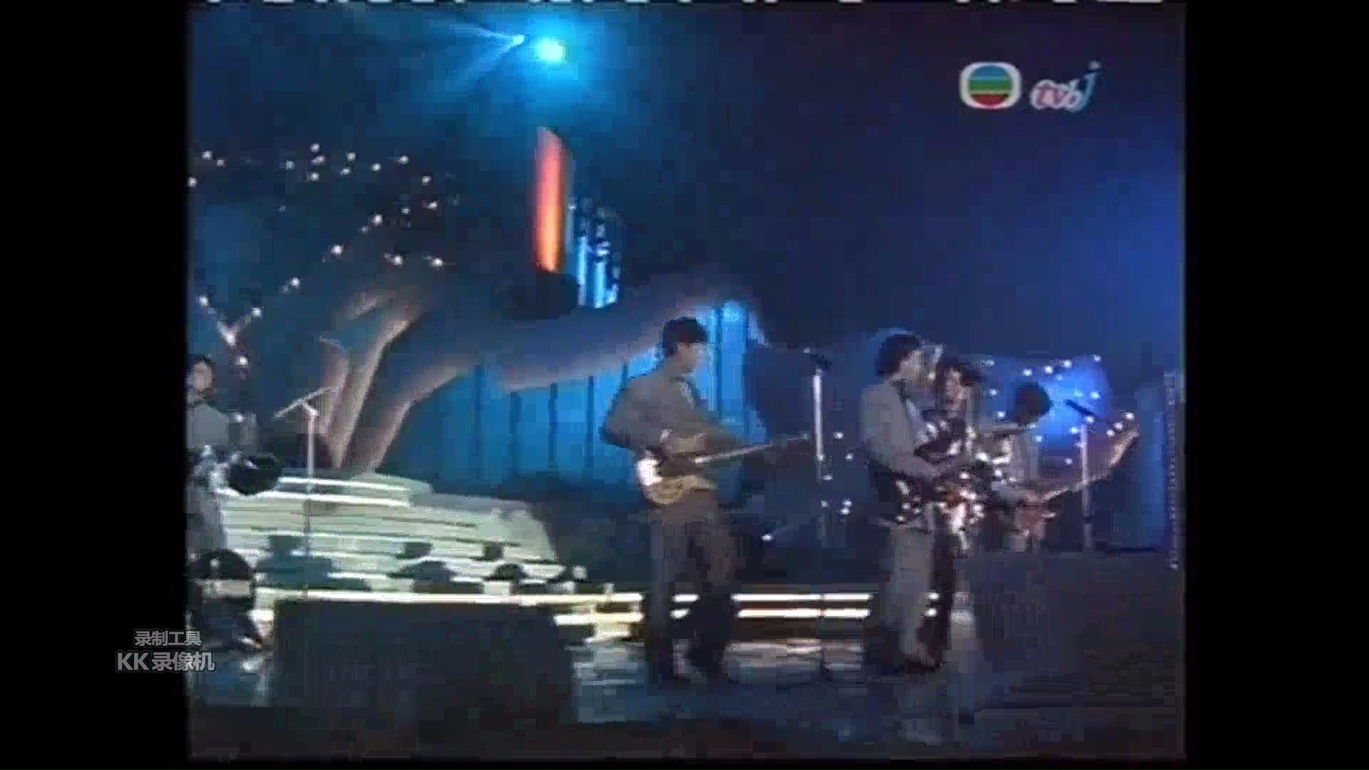 Beyond四子和王虹1990年星光熠熠耀保良晚会《血染的风采+大地》...