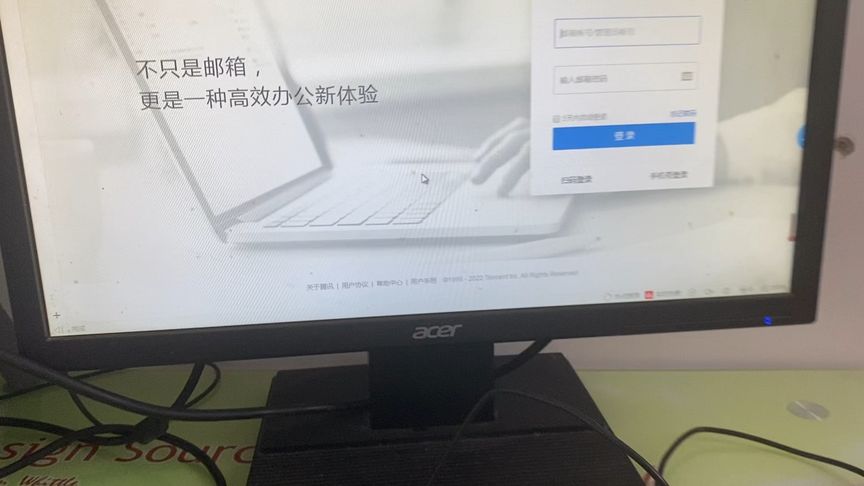 不知道按到哪里,电脑被整成全屏无法退出,一健解决