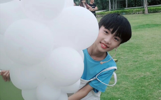 TF家族三代未官宣练习生姚昱辰不但唱歌好而且长得帅!