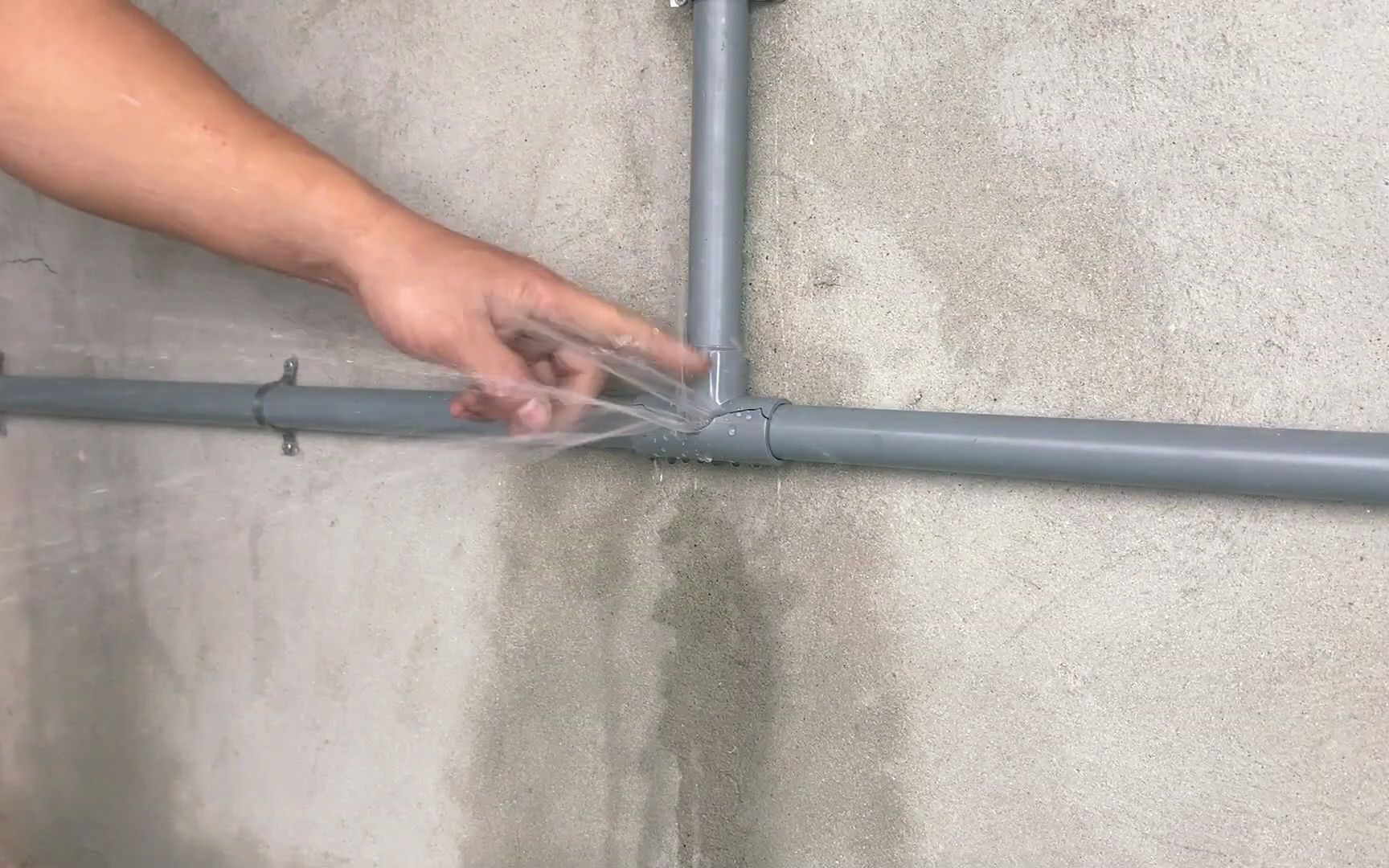 快速、简单、有效的水管维修方法,不可错过!