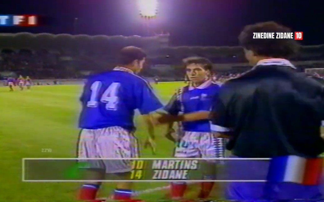 法国队核心正式交接!1994年齐达内代表国家队首秀集锦