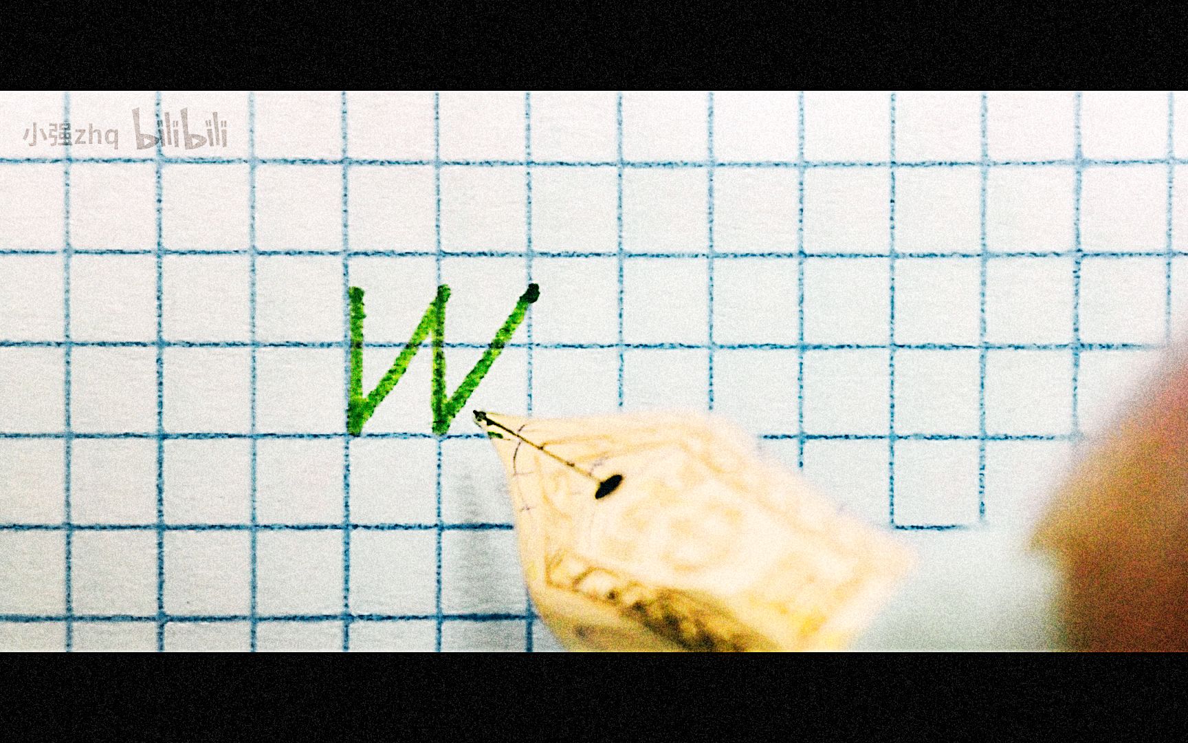 【26大写字母斜体写法分享】自从学会英文斜体,同桌天天喊你帮他抄...