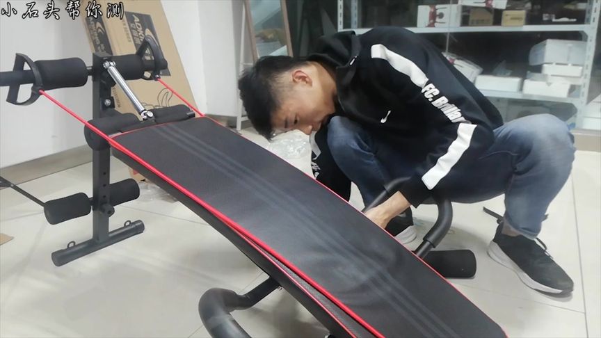 拆箱测评腹肌塑造辅助器，小伙下定决心要练出腹肌，就是太累了