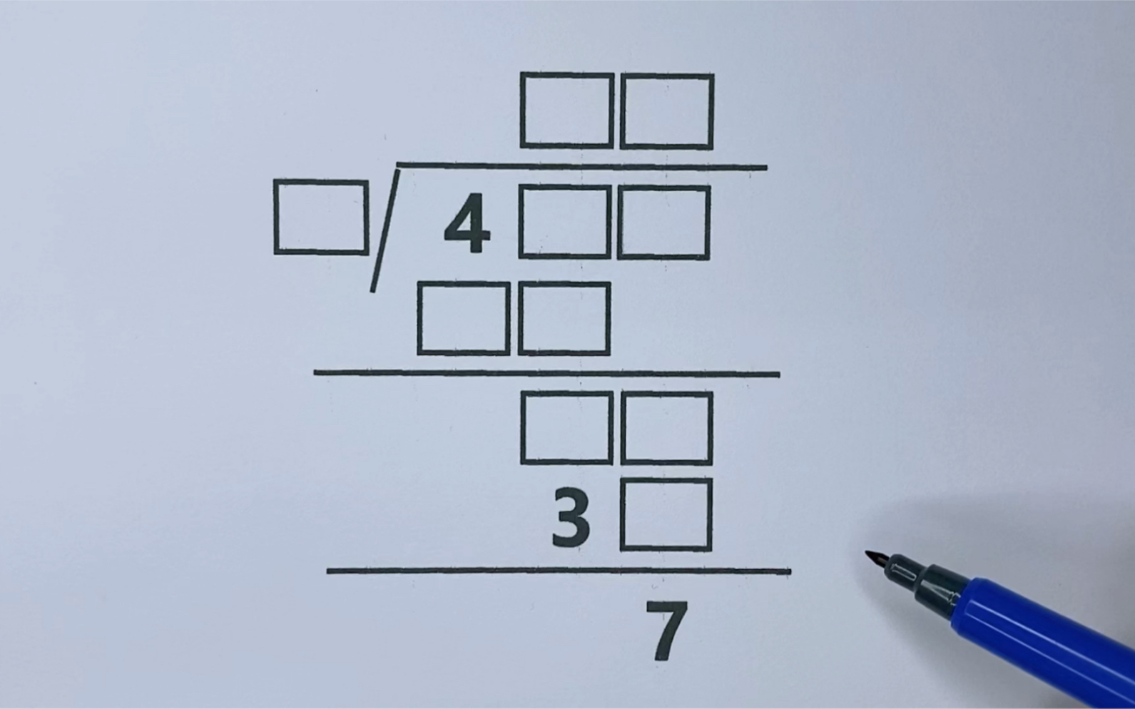 三年级:除法竖式填空题,找到突破口很简单